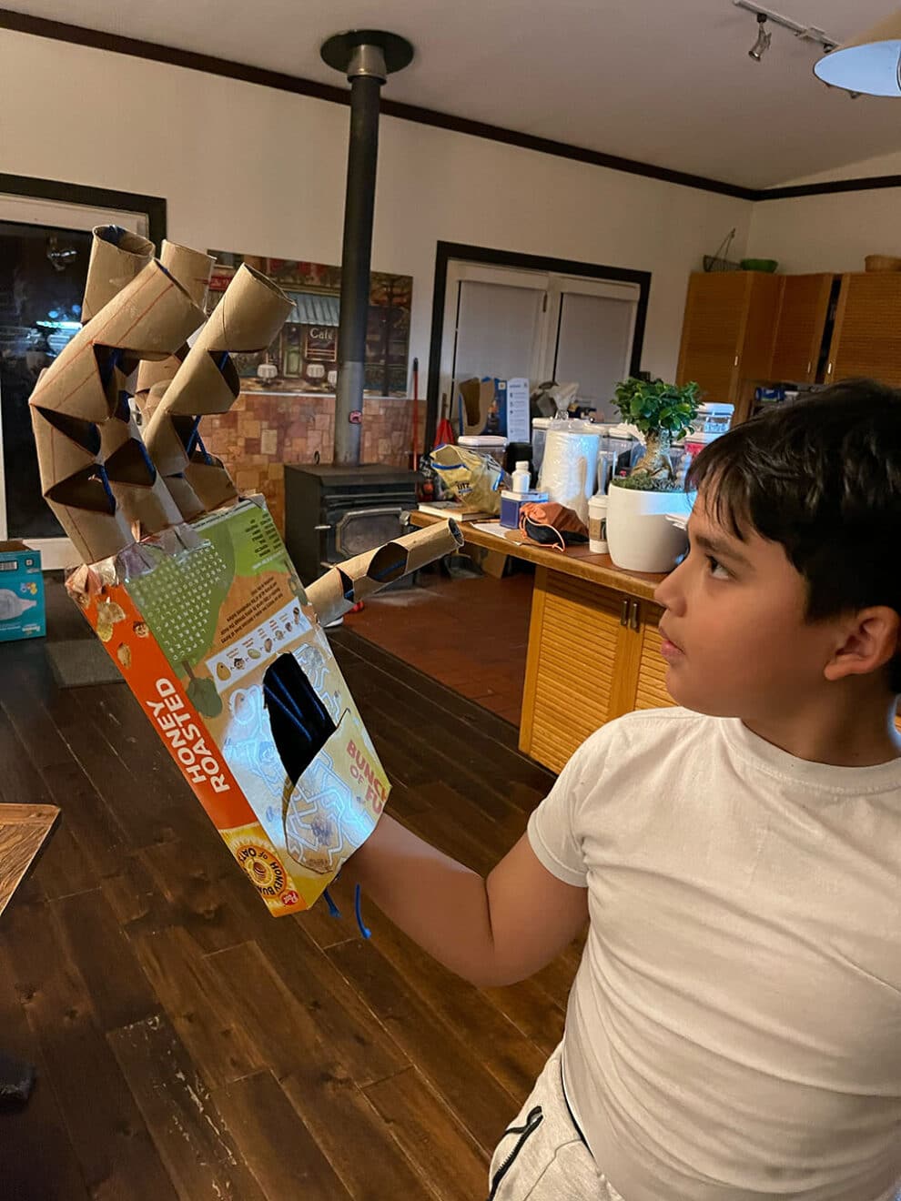 Can An 8 Year Old Build An Exo? KOSMOS Cyborg Hand Kit For Kids ...